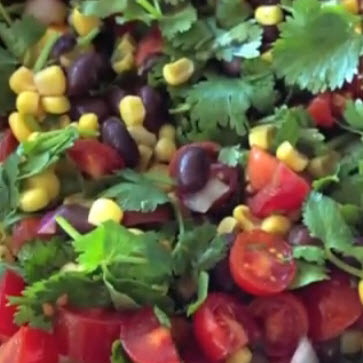 Healthy, quick, easy and super delicious salsa recipe - Our Mamas Rock